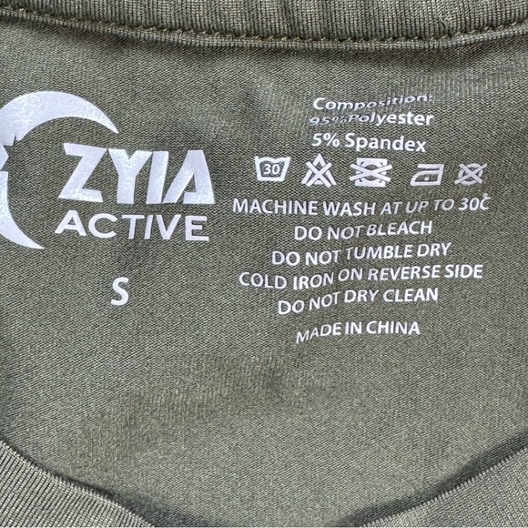 ZYIA | Tops | Zyia Green Muscle Tee With Modern Graphic | Poshmark